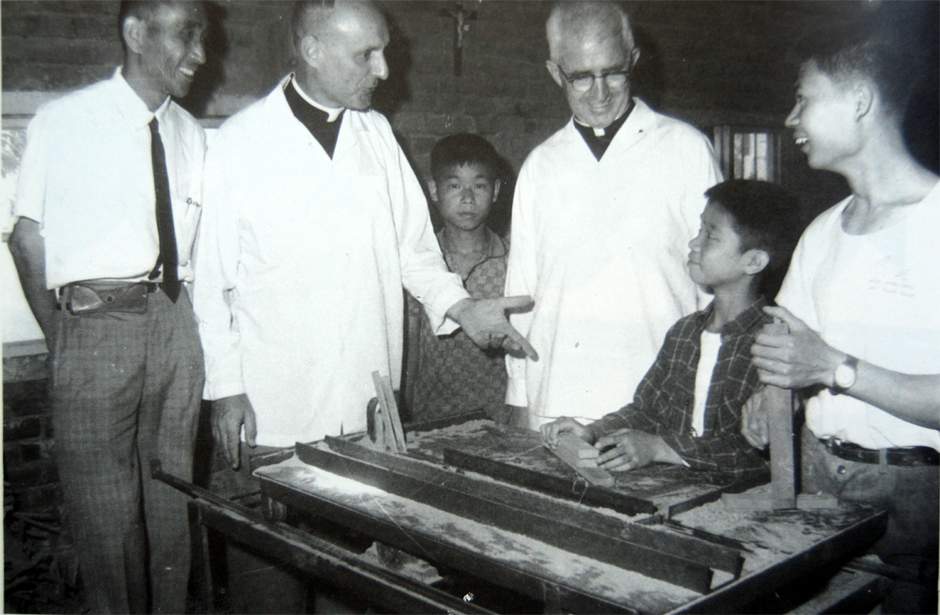 Taiwan Island Village: 台灣島村 012aaa01-035: Outstanding People; 台灣人傑; 台湾人 ...